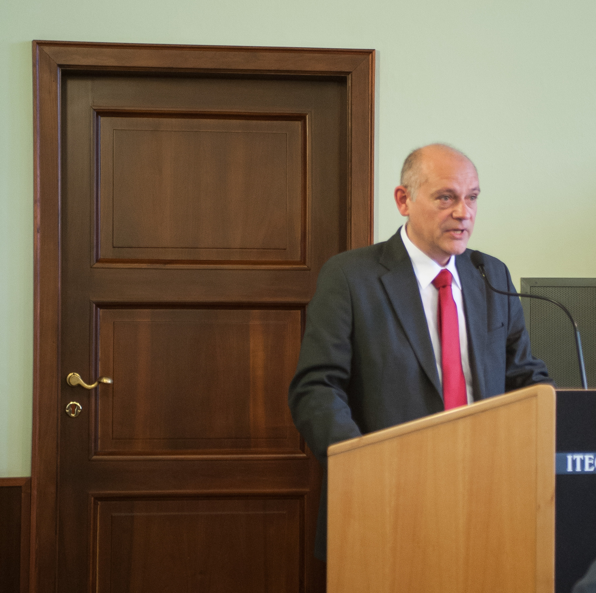 Richter Dr. Kurt Weisgram wechselt nach Den Haag. - Wiener Neustadt