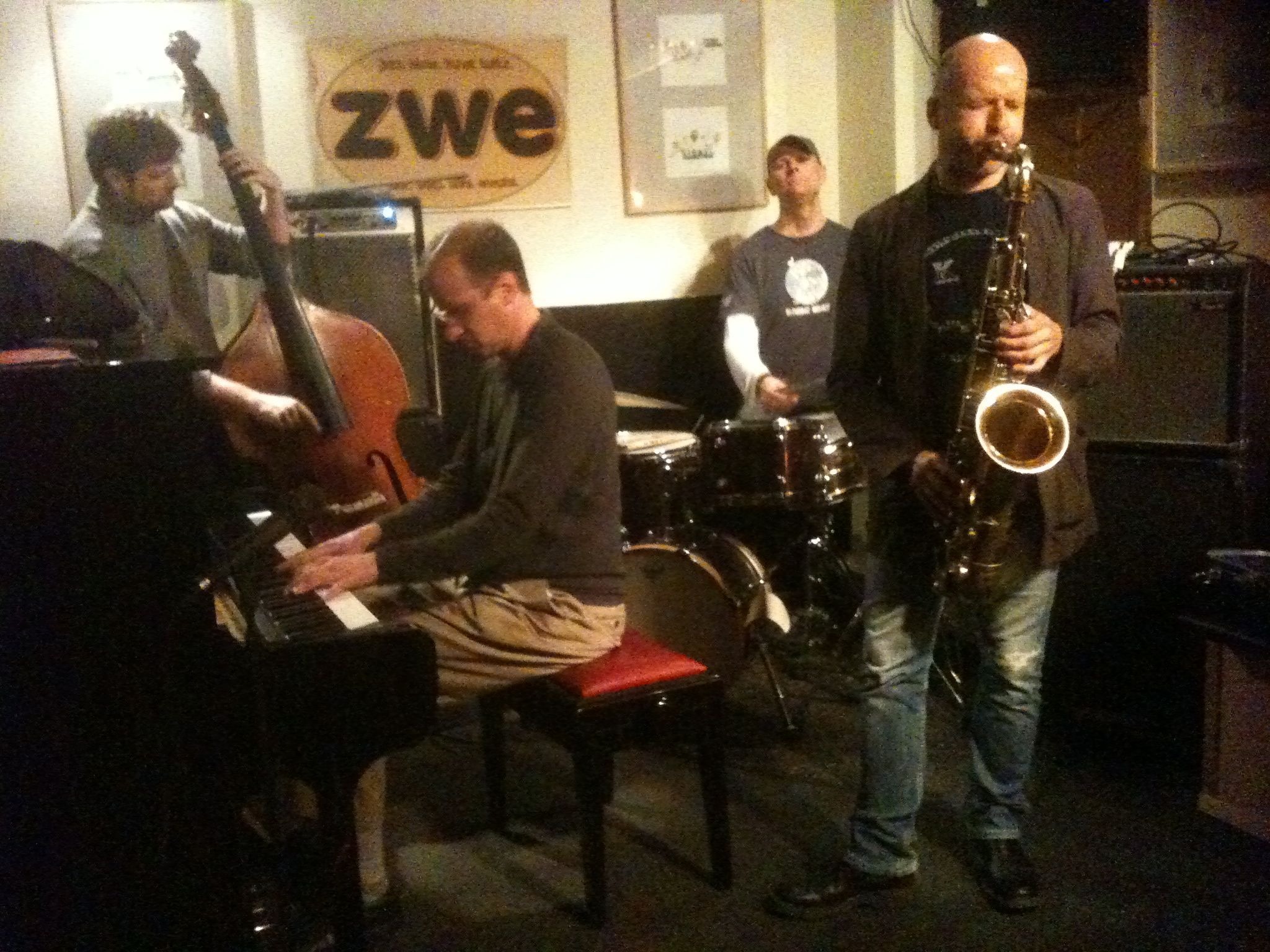 Jetzt @ ZWE: LETS GROOVE JAZZ feat. Doug Johnson Trio www.ig-jazz.at ...