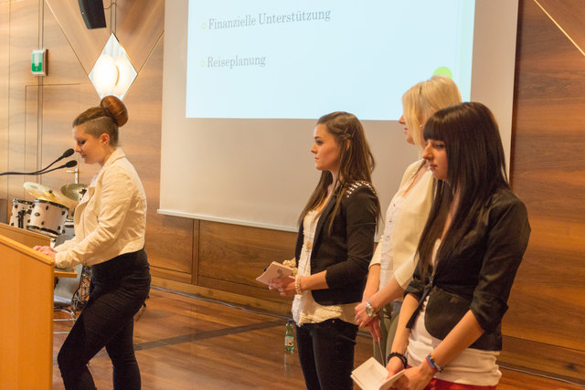 Vom Schulalltag ins Praxisabenteuer - Projektpräsentation der HLW, HAS ...