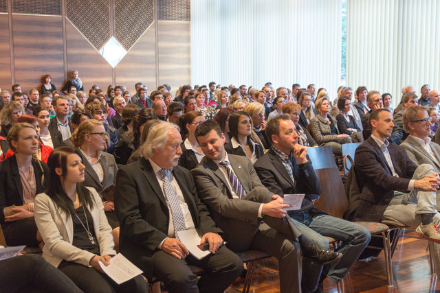 Vom Schulalltag ins Praxisabenteuer - Projektpräsentation der HLW, HAS ...