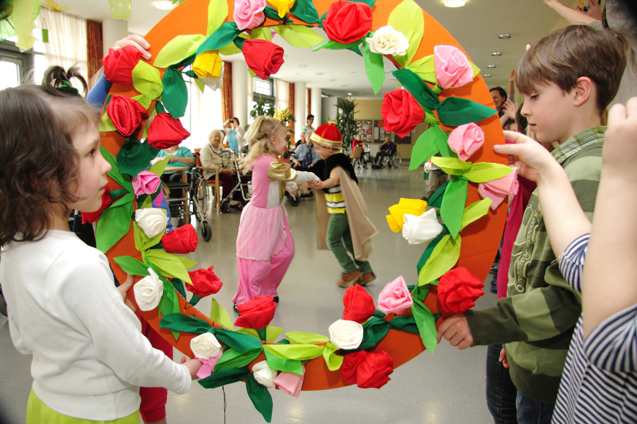 Kinder bringen Freude ins Seniorenzentrum - Voitsberg