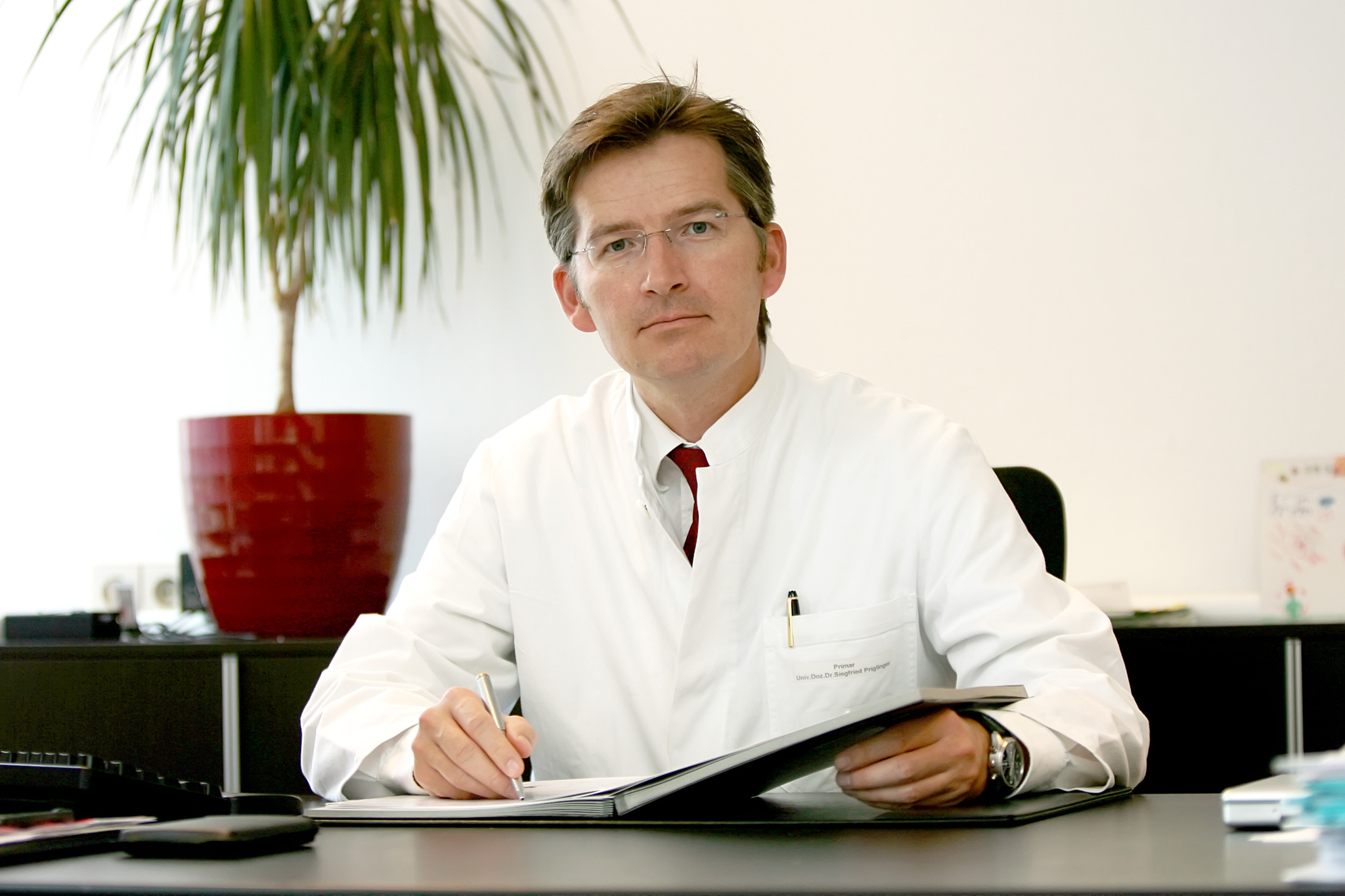 Neue Lasertechnik für Augen-OPs am AKh Linz - Linz