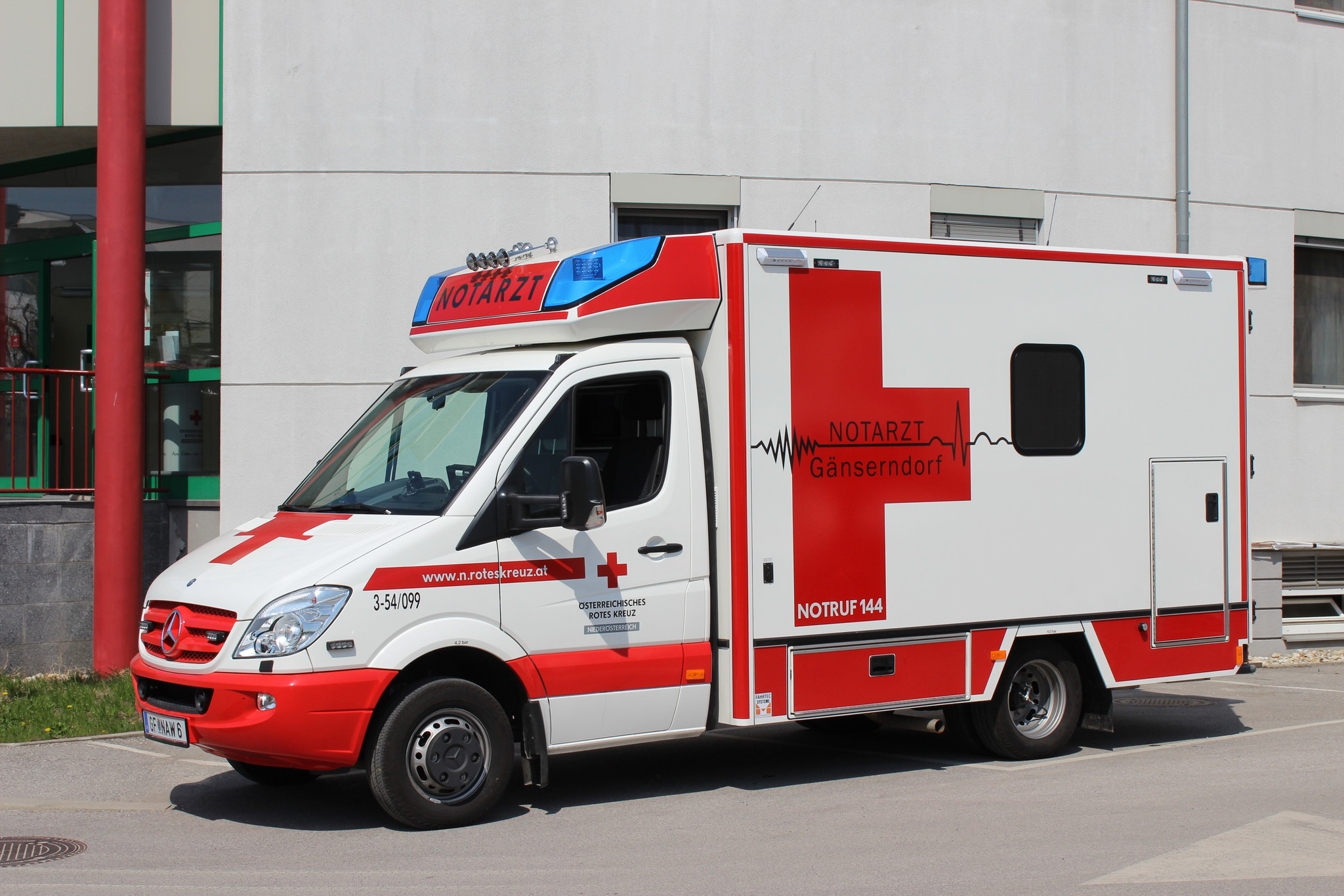 Gänserndorf: Der neue Notarztwagen ist da! - Gänserndorf