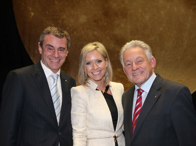 Raiffeisen-Kunden treffen auf Hexen von Eastwick - Linz