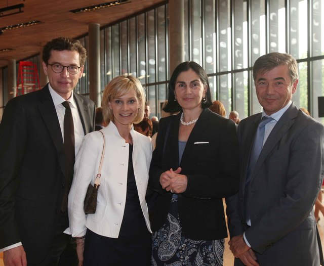 Raiffeisen-Kunden treffen auf Hexen von Eastwick - Linz