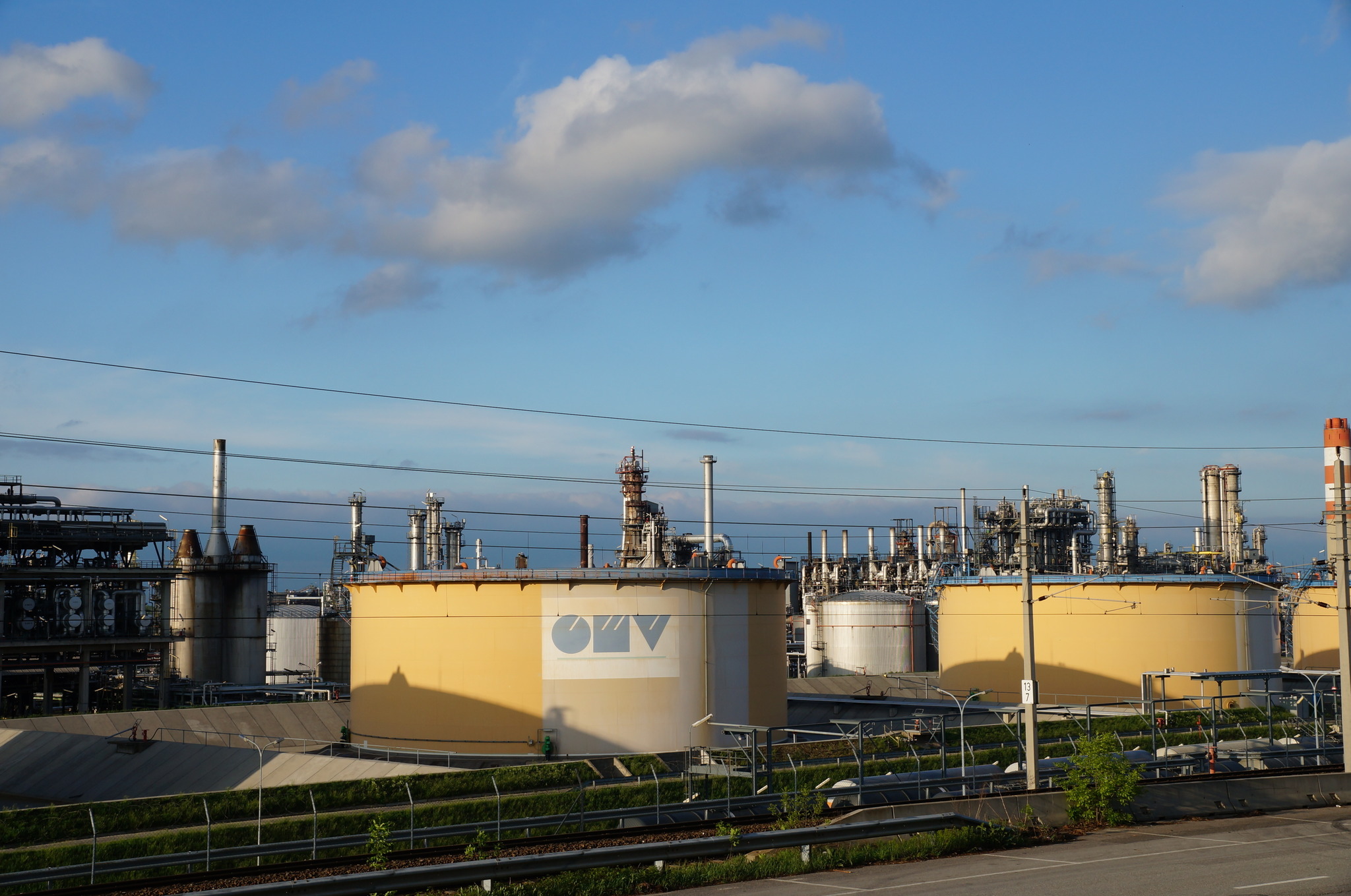 OMV steckt 20 Millionen in die Raffinerie Schwechat - Schwechat