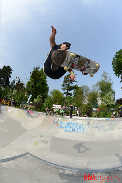 Michael Nadler bei Skateboard Pool-Meisterschaft auf Platz zwei ...