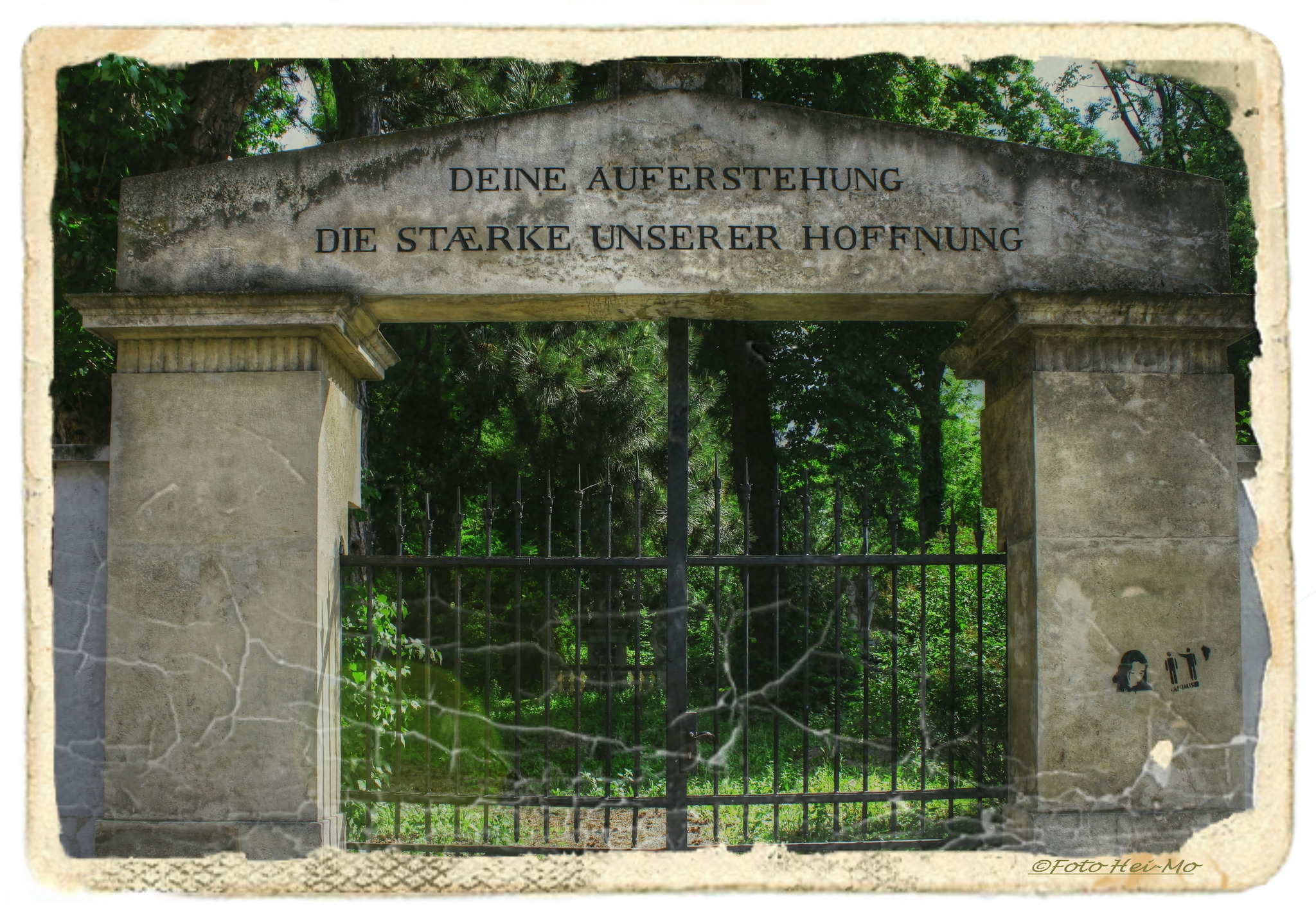 Schubertpark in Währing - Eingang zum alten Ortsfriedhof - Ottakring