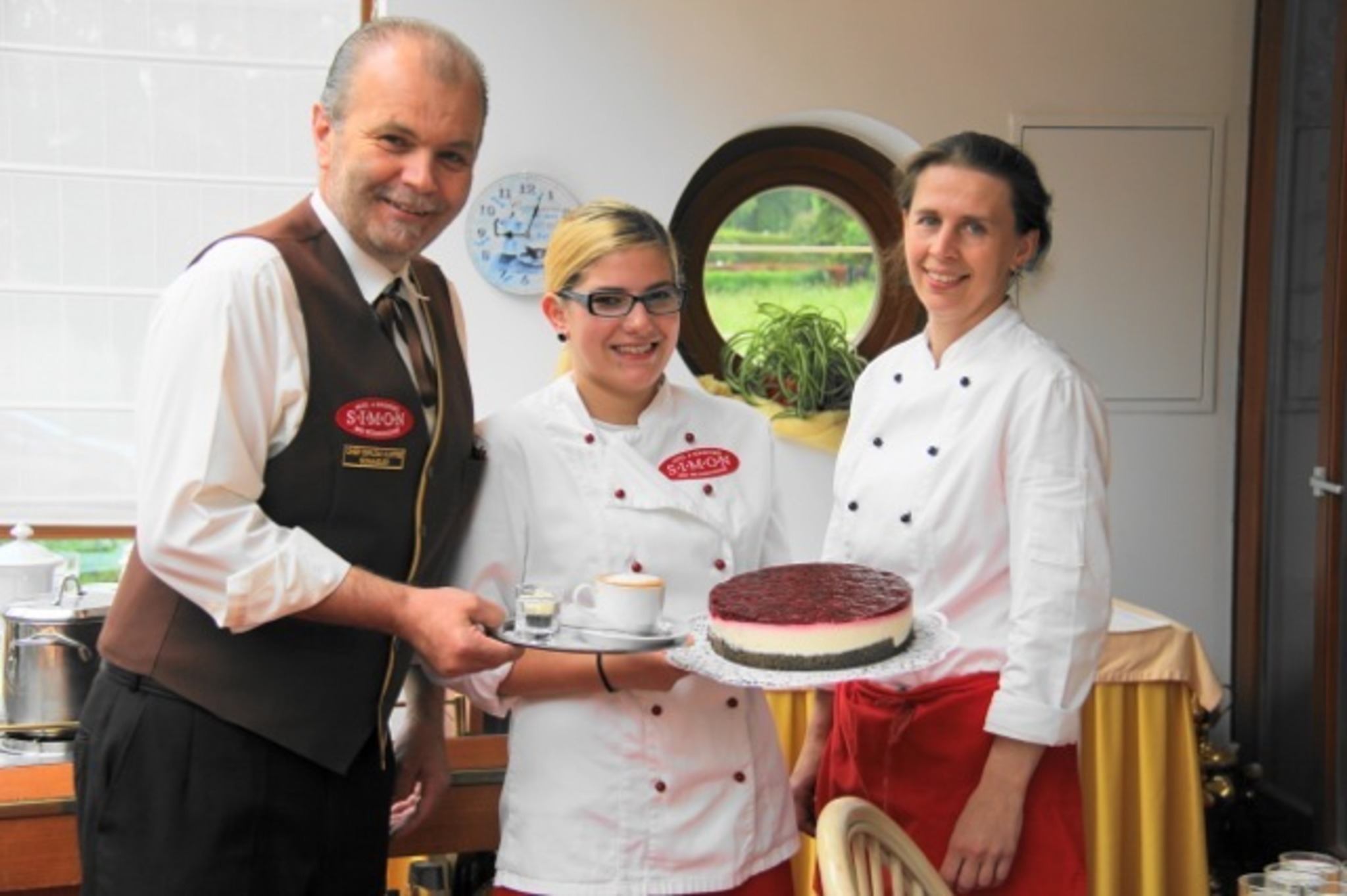 Viola Kropf siegt bei Landeslehrlingswettbewerb der Konditoren - Oberwart