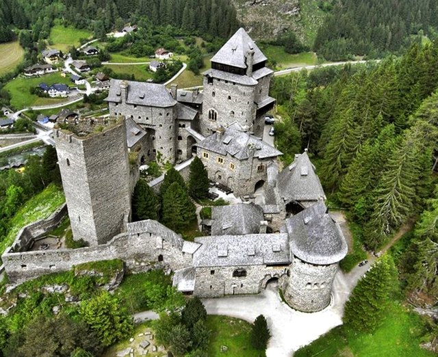 Burg Finstergrün in Ramingstein / Lungau - St. Veit