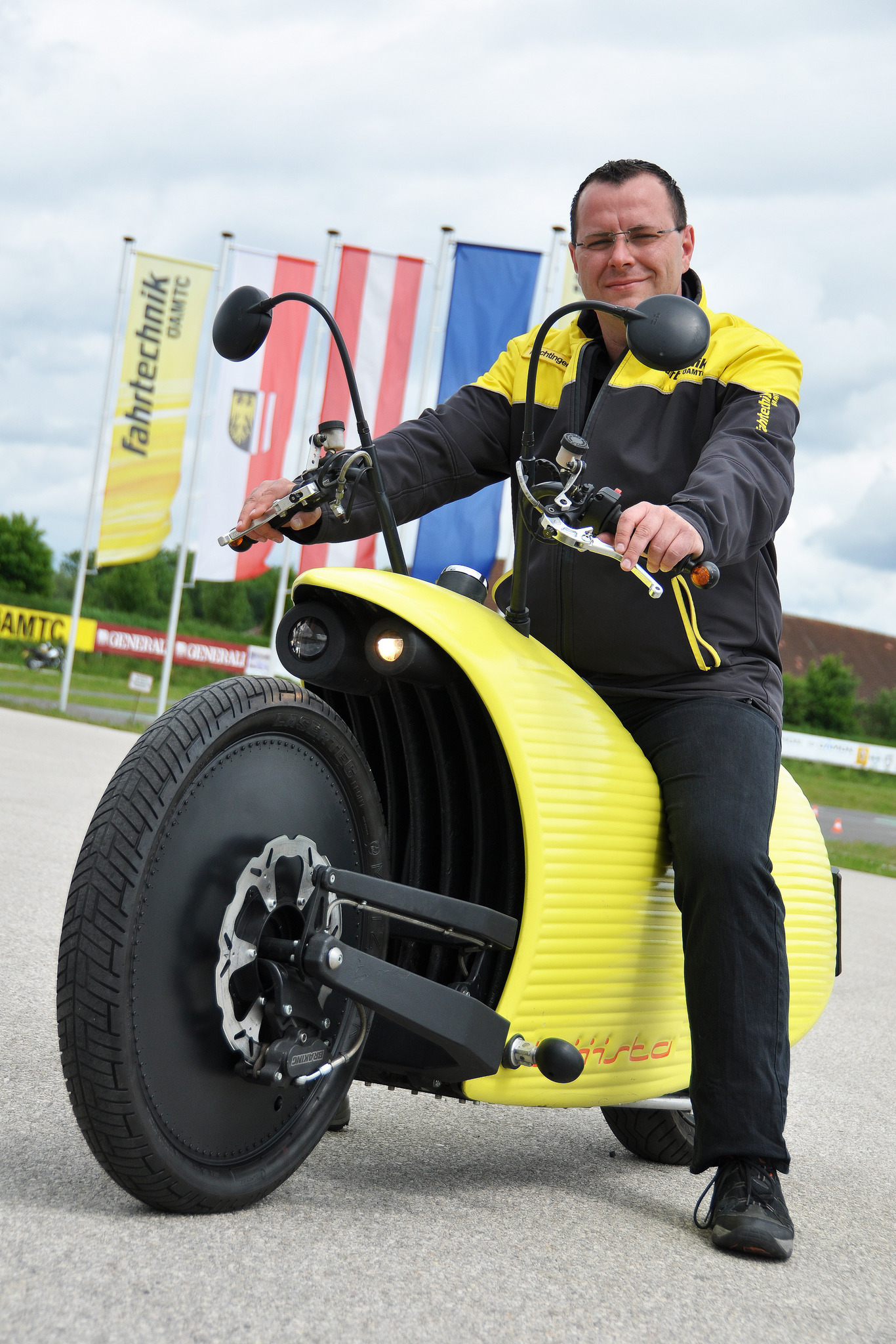 Fahrtechnikzentrum steht unter Strom - Wels & Wels Land