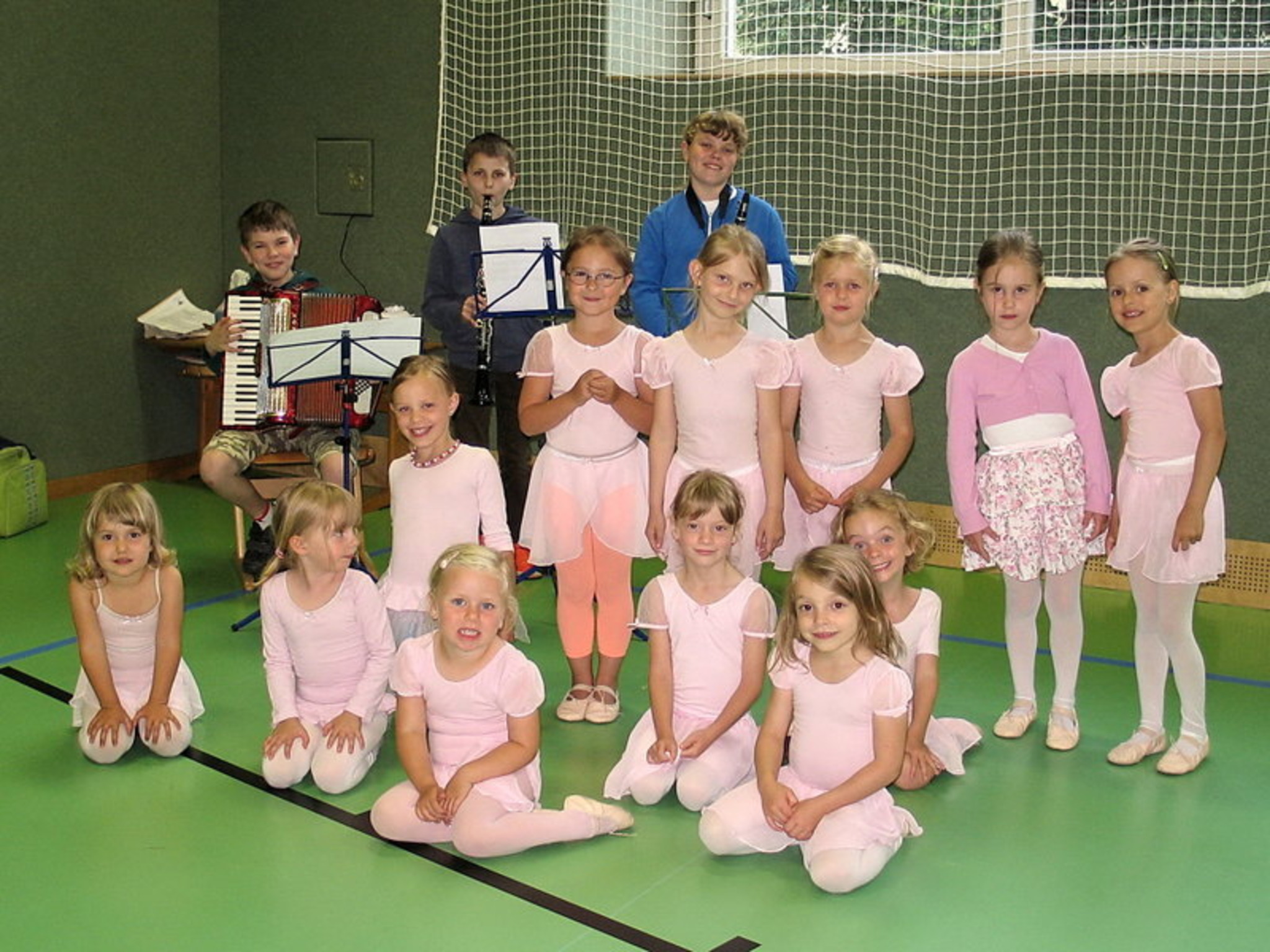 Proben von "Kindertanz 1 und 2" für Schlusskonzert mit "Live-Musik ...