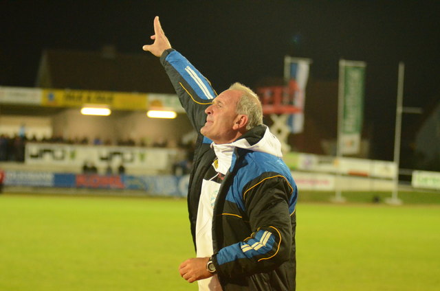 Promis kicken für Nachwuchs - Hartberg-Fürstenfeld