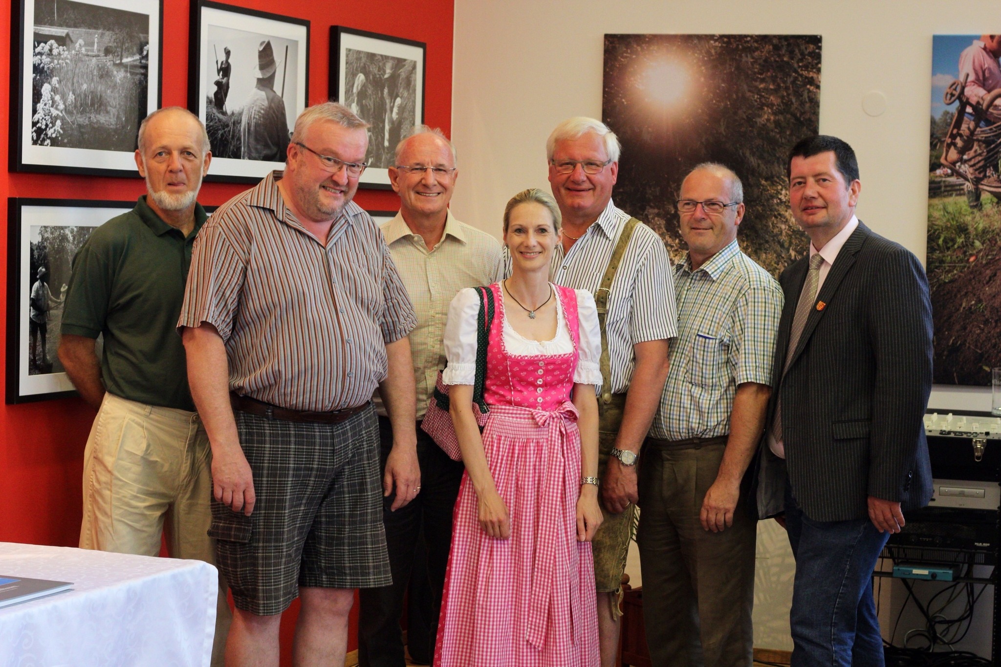 Foto-Filmclub Mondsee eröffnete neue Fotoausstellung zum LEADER-Projekt ...