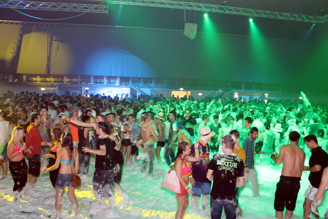 EUROPAS GRÖSSTE SCHAUMPARTY - Innsbruck