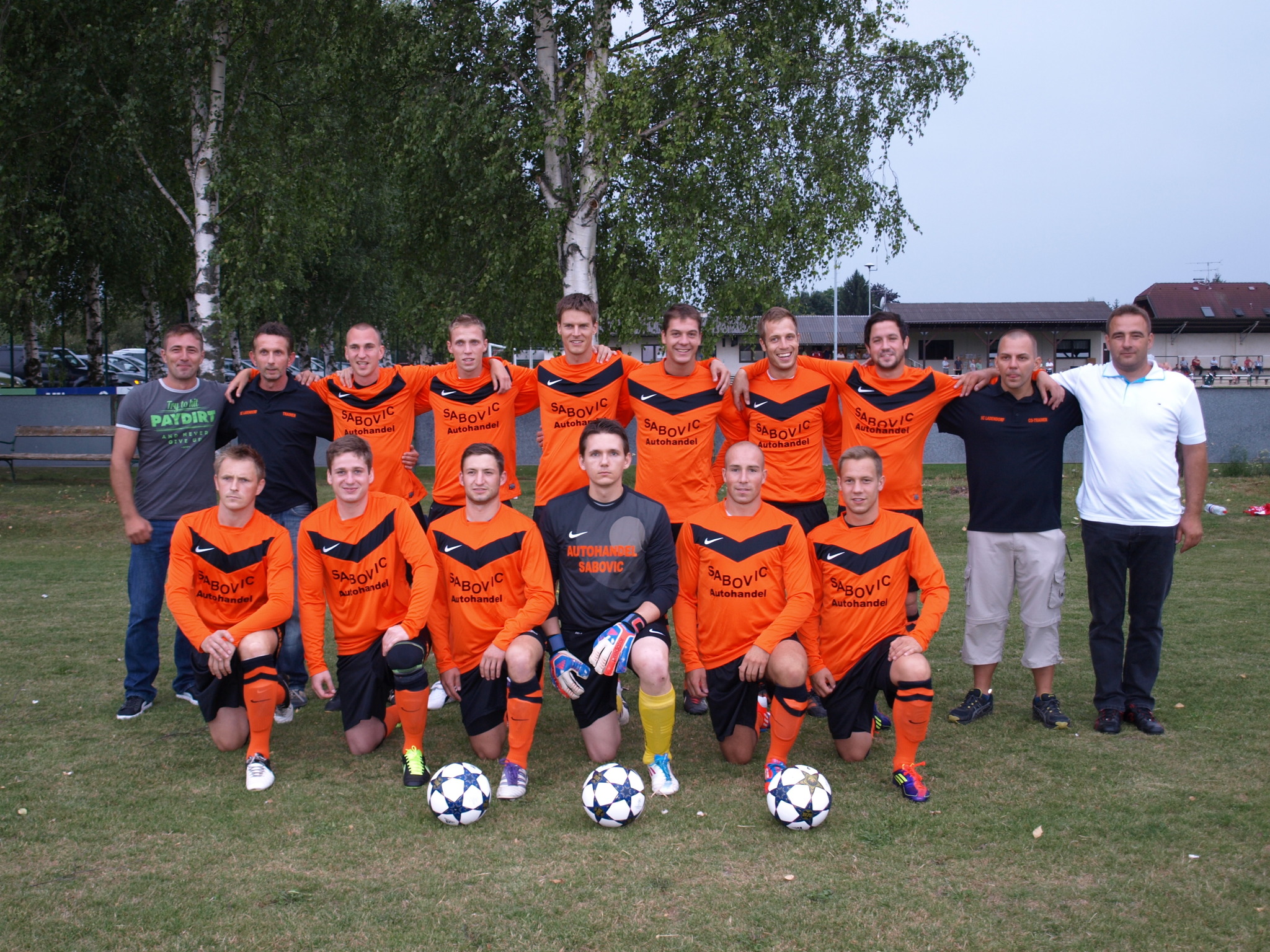 Neue Dressen für den SC Ladendorf - Mistelbach