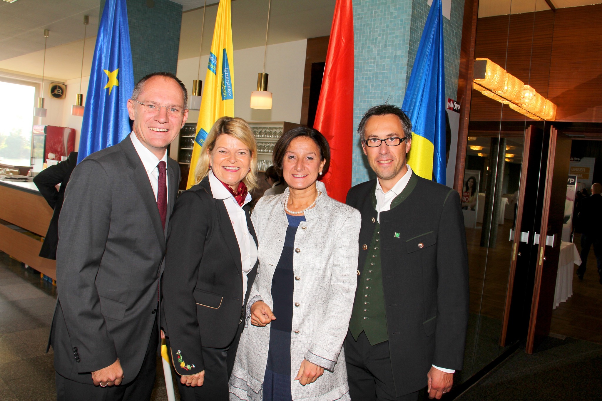 Der Wahlkampfauftakt der ÖVP Bezirk Melk - Handschlagqualitäten zu ...