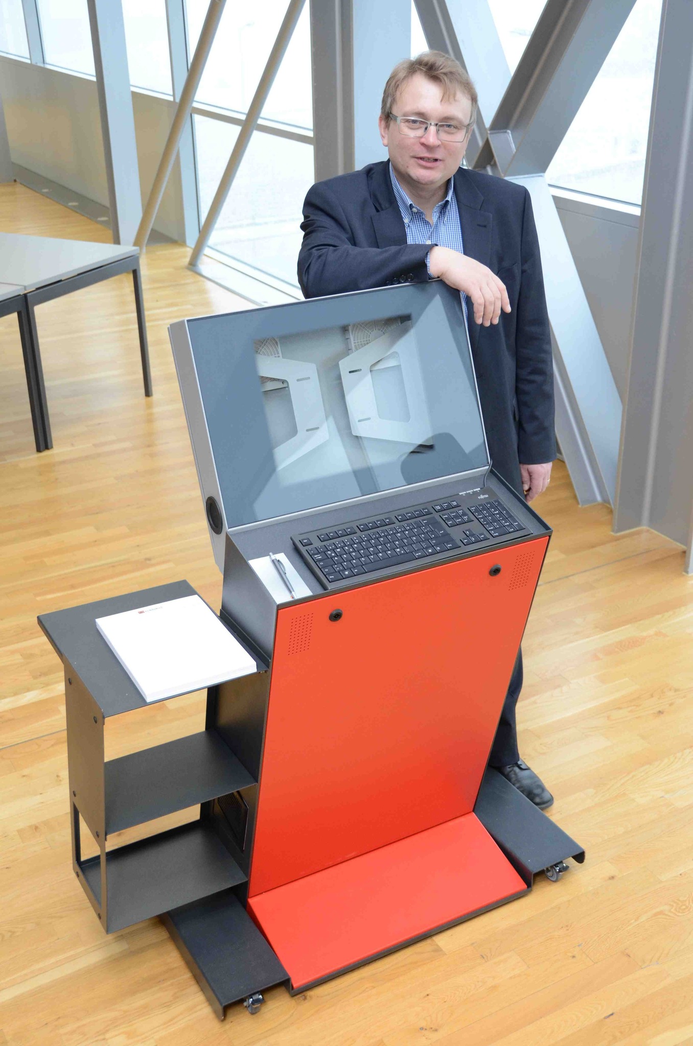 Standards neu definiert: Schinko liefert 100 Miniaturbüros an den ...