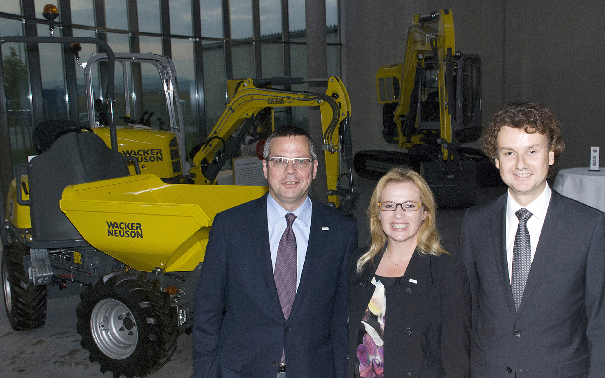 MC-Linz besucht weltweit größte Fertigungshalle von Wacker Neuson - Linz