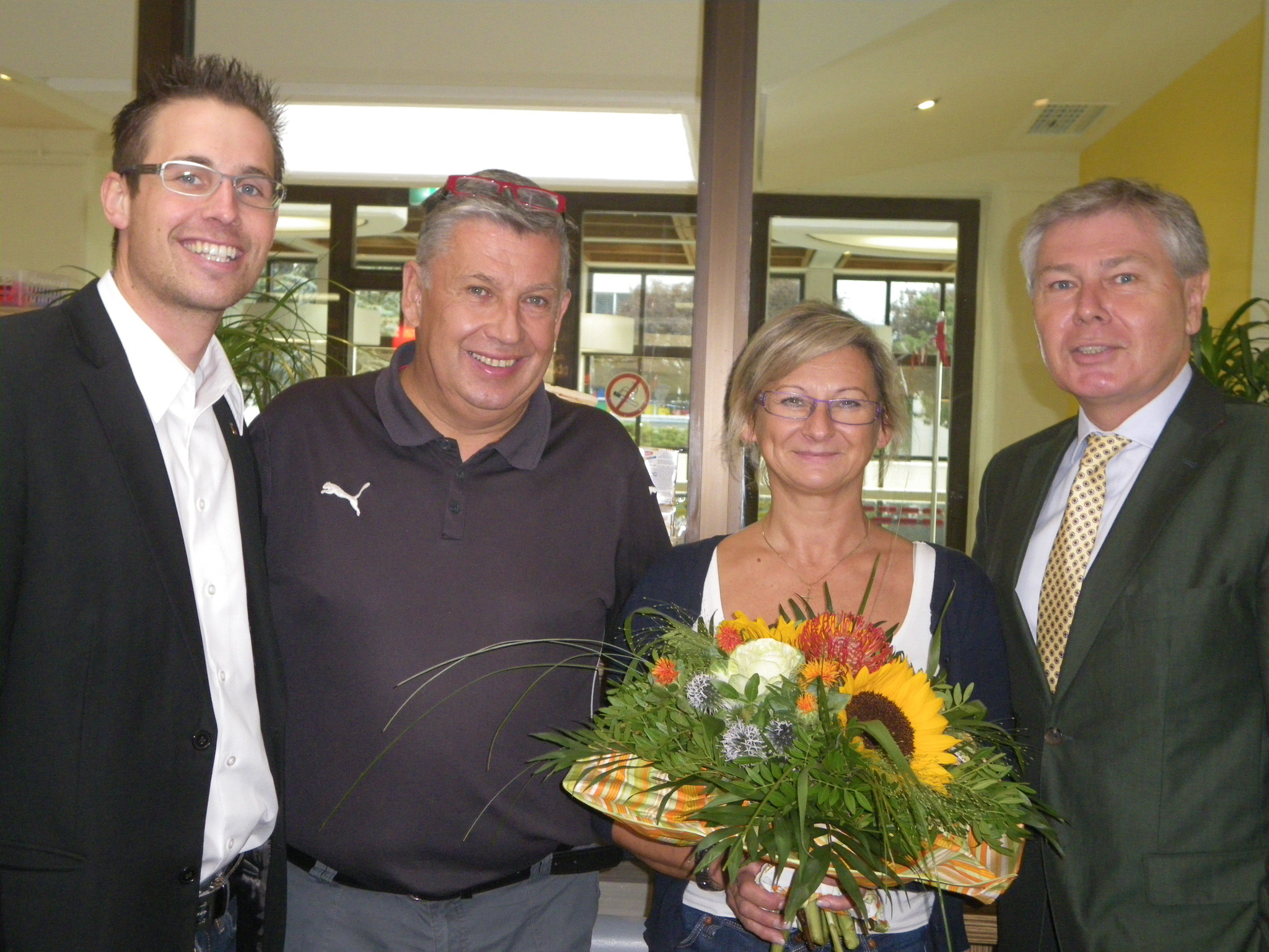 Landtagspräsident Gerhard Steier und StR Filbert Martin gratulieren ...