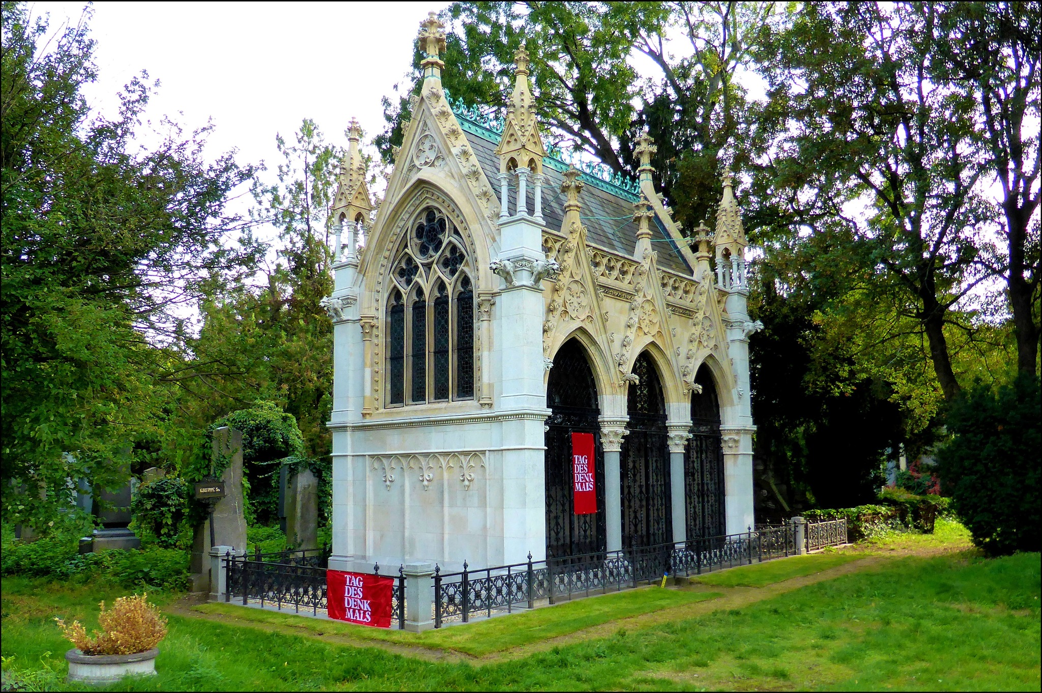 Allerlei Menschgemachtes vom Friedhof - Simmering