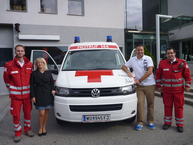 Gablitzer Bürgermeister Michael Cech besichtigt Sanitätseinsatzwagen ...