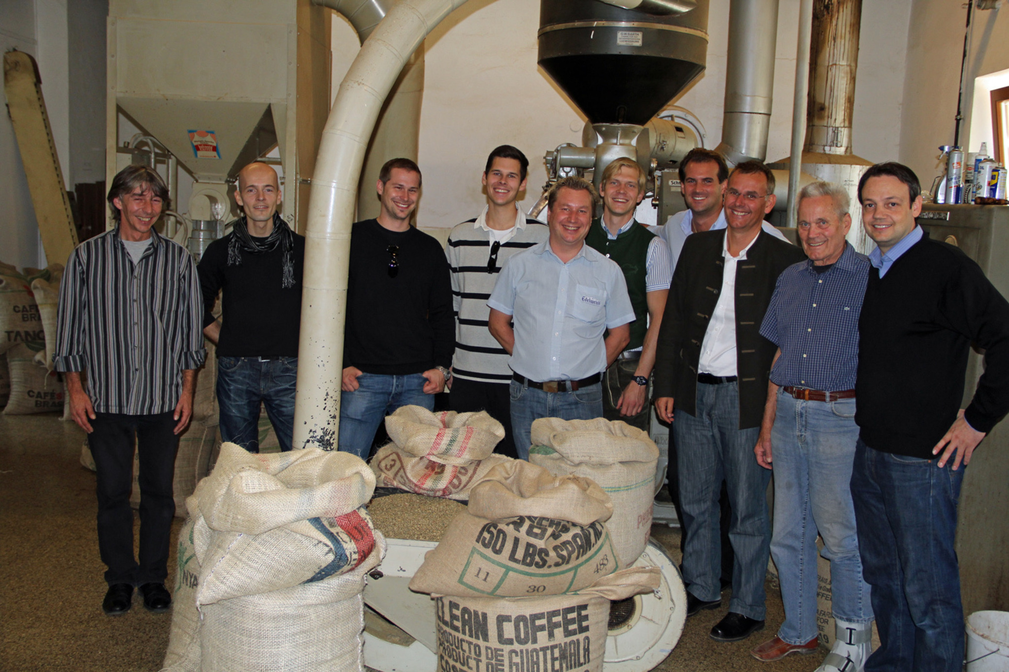 Open Hosts überzeugen sich von der Qualität von Nussbaumer Kaffee ...