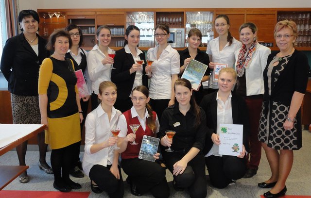 Die ersten Jungbarkeeperinnen an der HLW-FW Zwettl - Zwettl