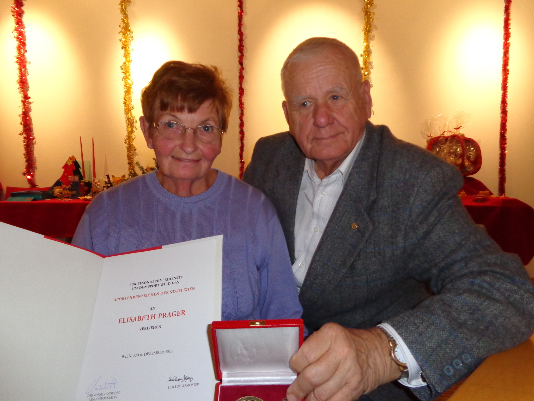 Sportehrenzeichen der Stadt Wien für Elisabeth Prager aus Wien ...