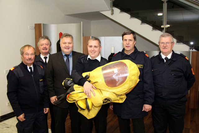 Neue Schadstoffanzüge für Bezirksfeuerwehr - Scheibbs