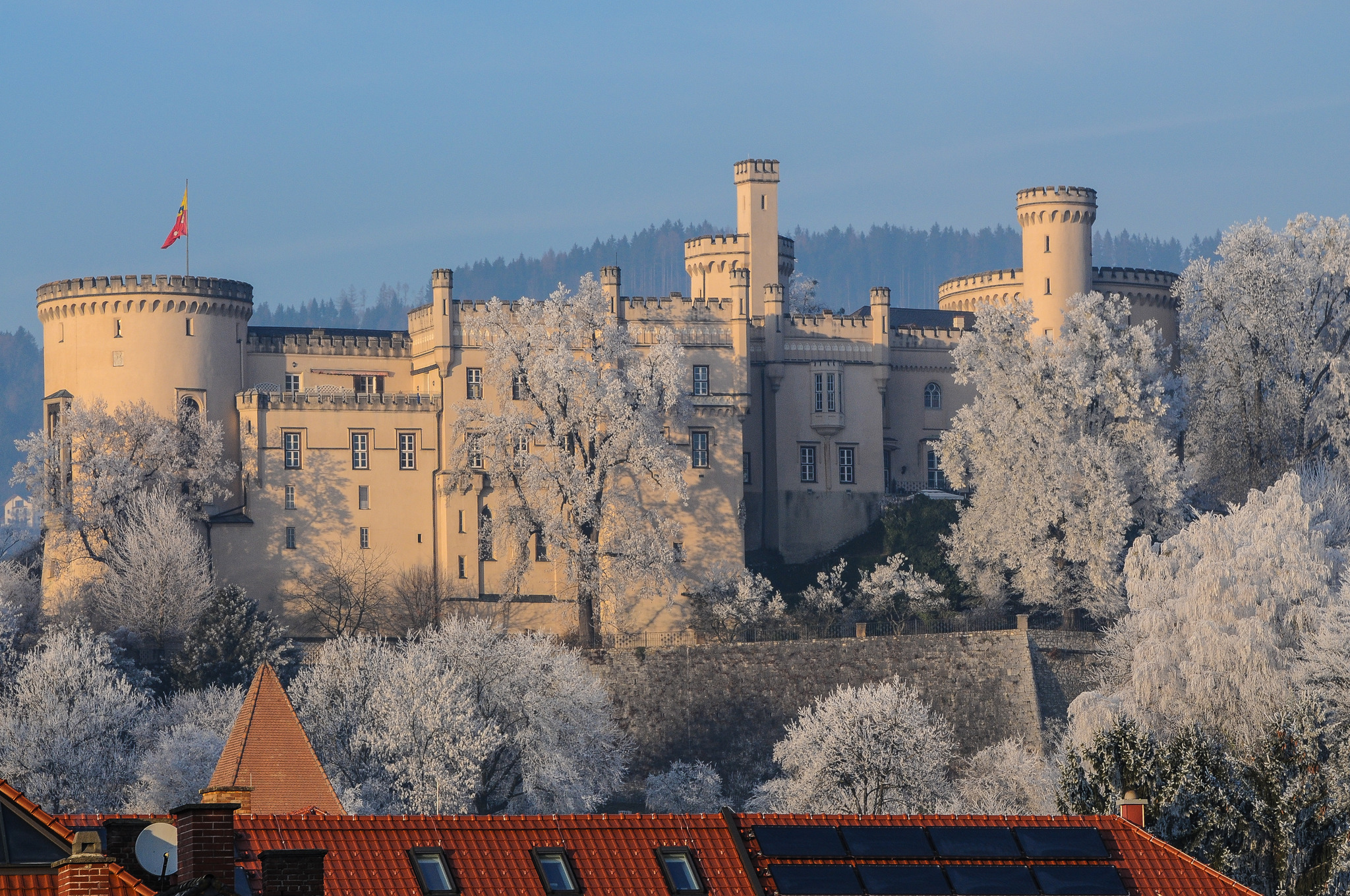 Schloss Wolfsberg im Licht der Nachmittagssonne - Lavanttal