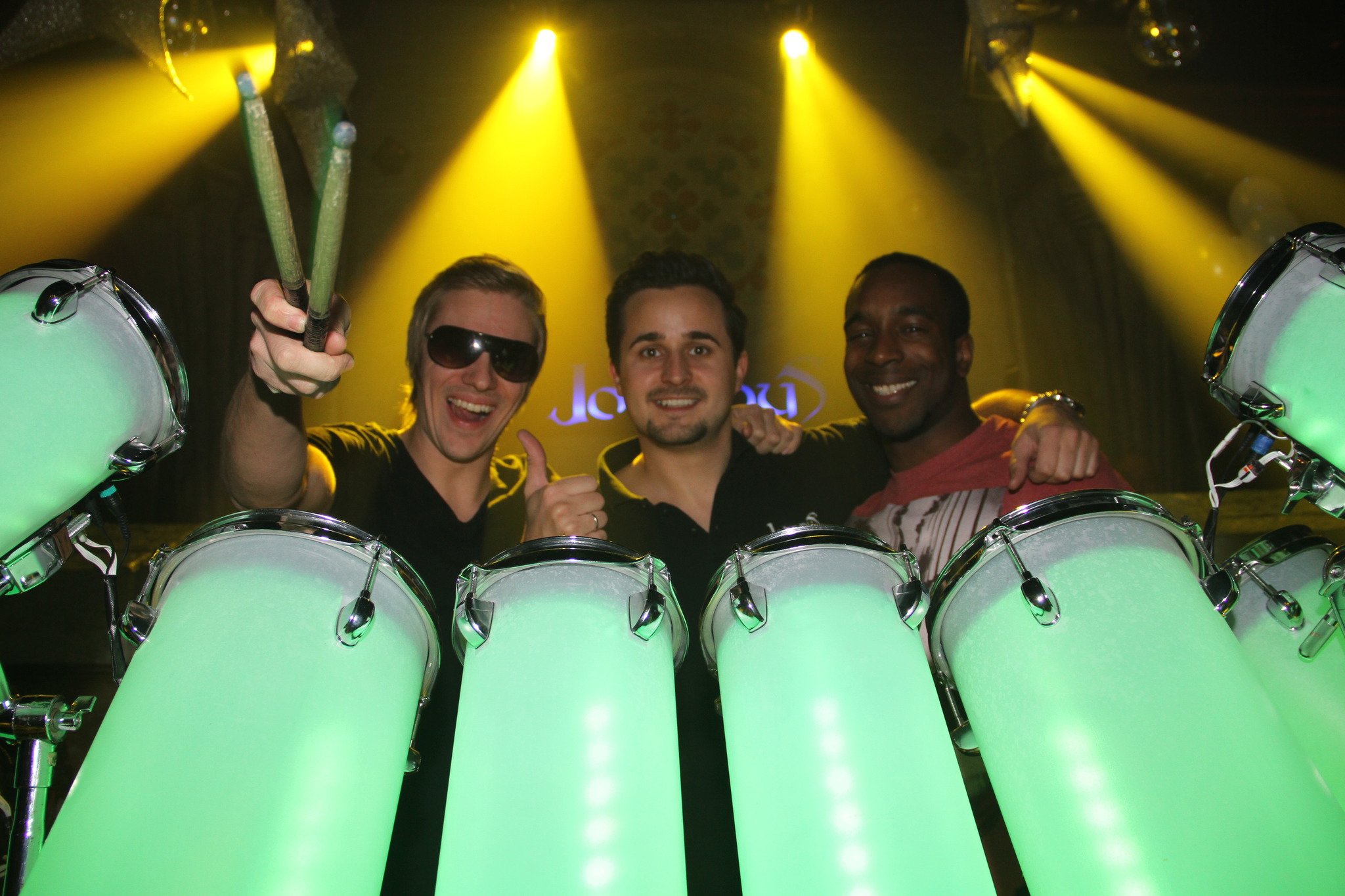 Afishal trommelte in Johnnys Disco in Oberndorf - Flachgau