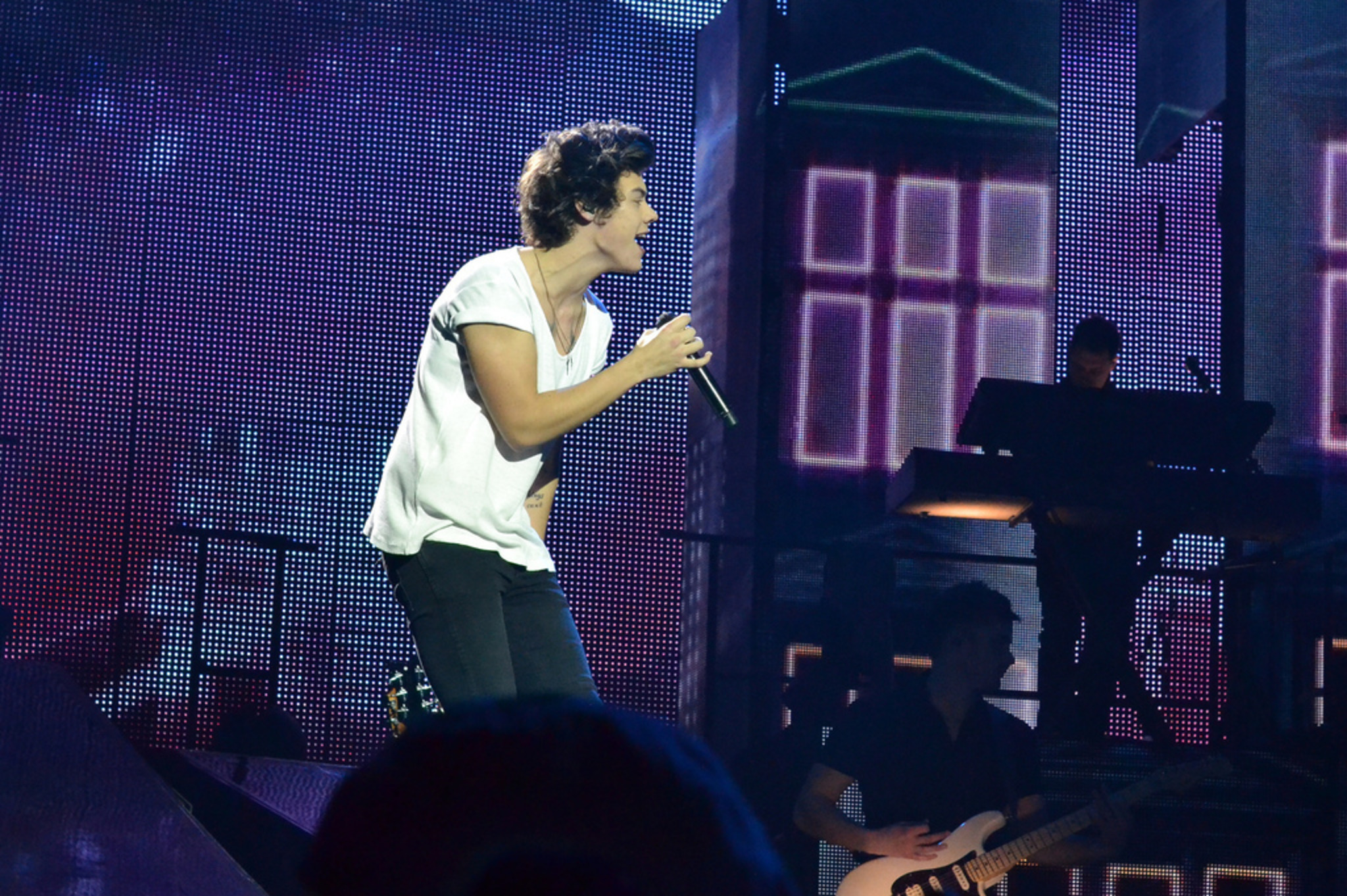 One Direction: Harry Styles sexy mit Dutt (Foto)