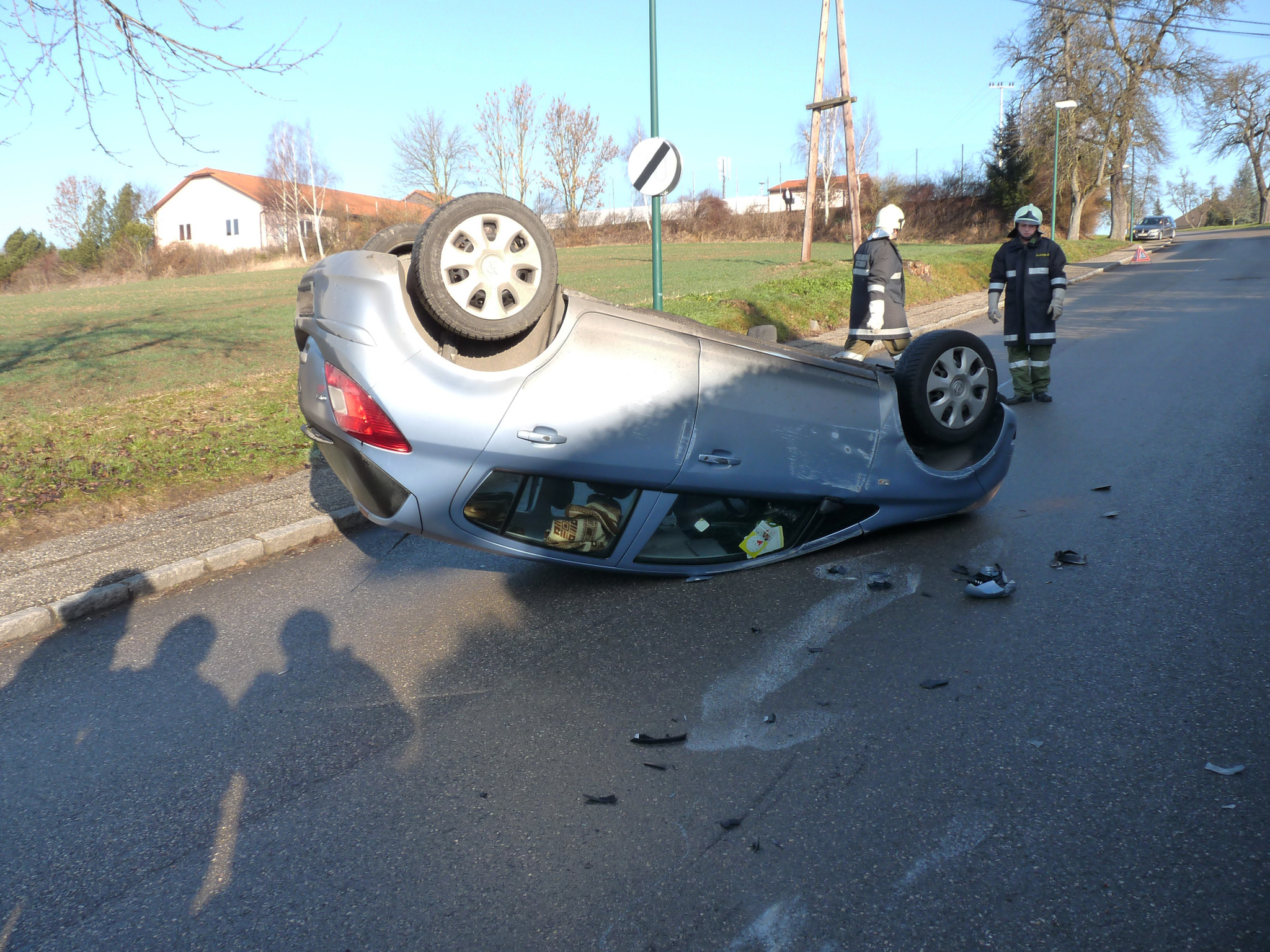 Auto auf Dach - Perg