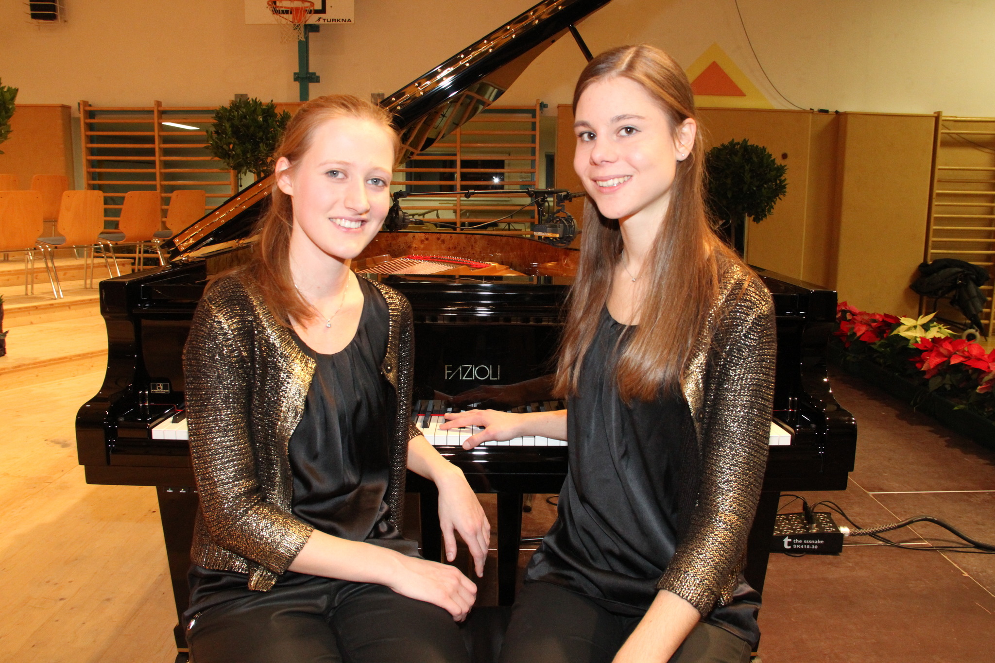 Duo „Kla(r)VIERhände“ bestach in Eugendorf mit berührenden und ...