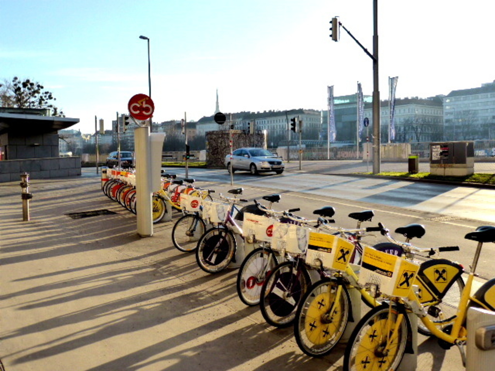 Drahteselversammlung U2 Station Schottenring Aufgang Herminengasse ...