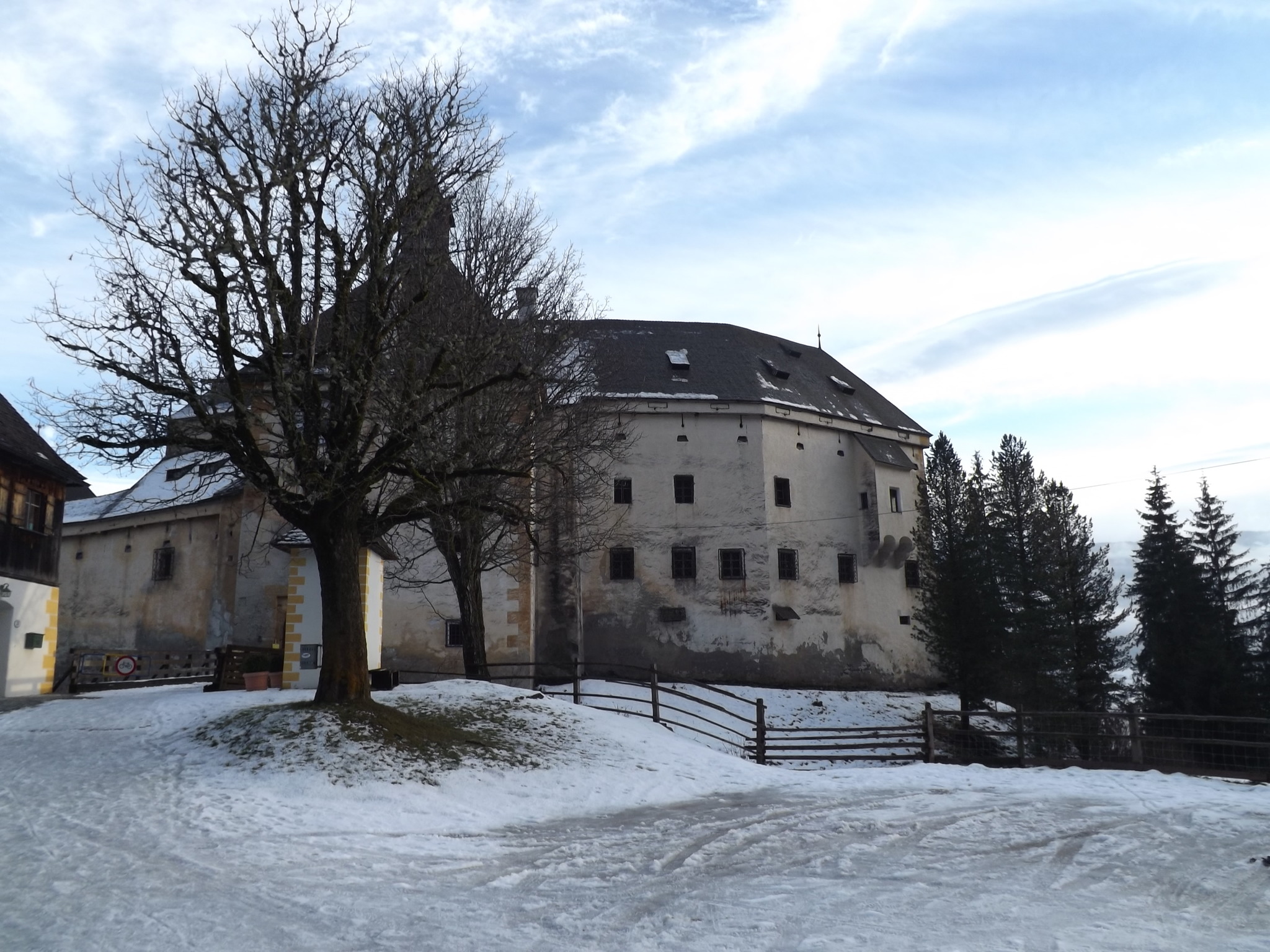 Schloss Moosham gehört zur Gemeinde Unternberg im Lungau, Salzburg ...
