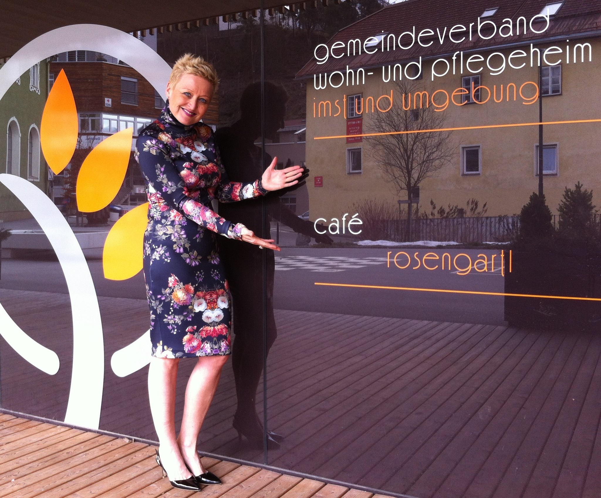 das "cafe ROSENGARTL" IMST-MITTE eröffnet NEU - PETRA Singer nimmt das ...