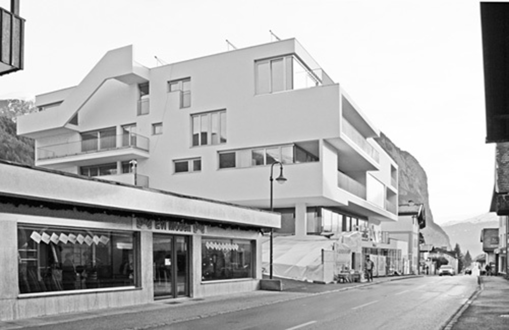 Vor Ort 142 "riccione architekten: Wohn- und Geschäftshaus Meilstraße ...