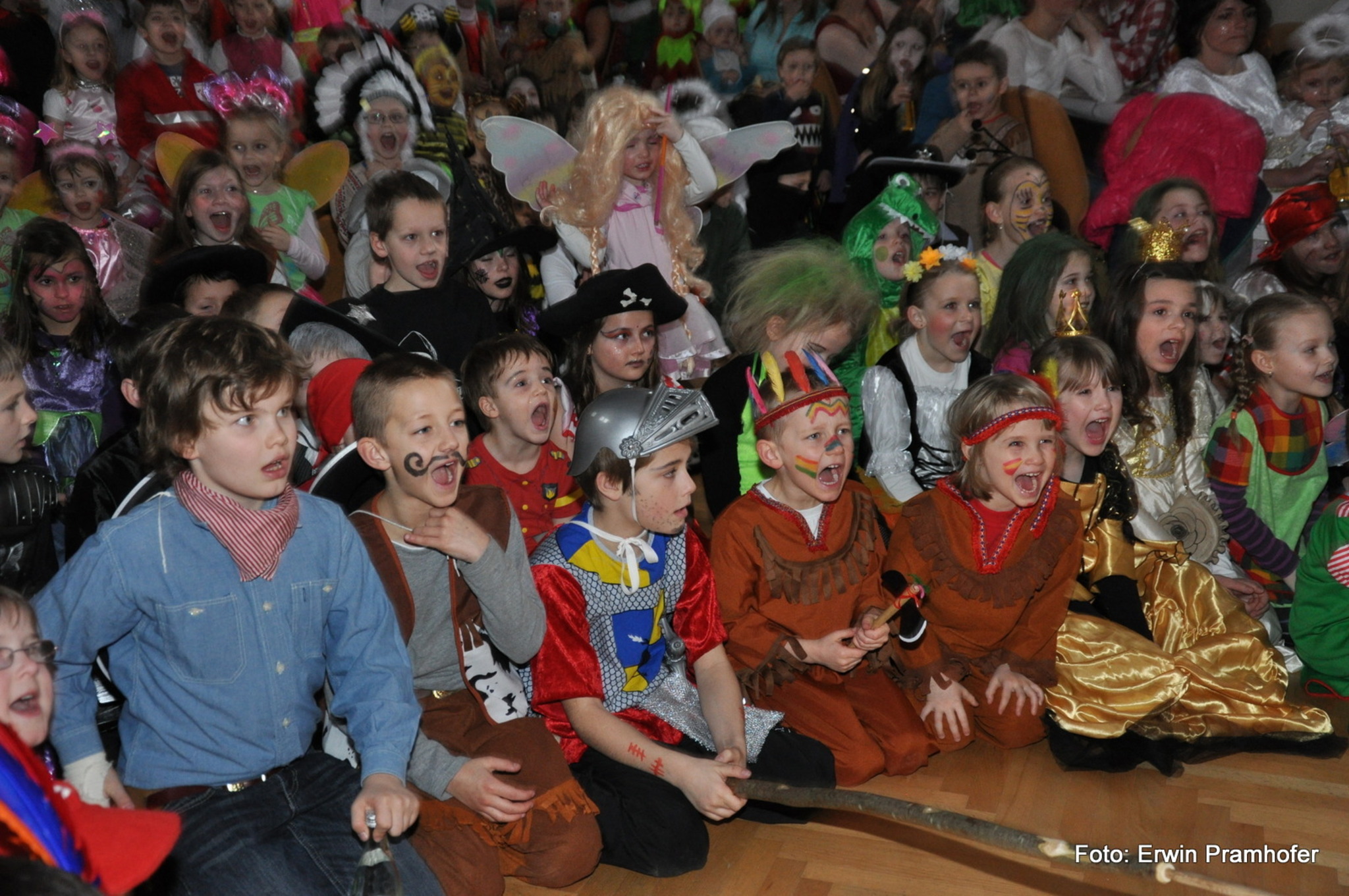 Kinderfaschingszug startete im Seniorenheim - Freistadt