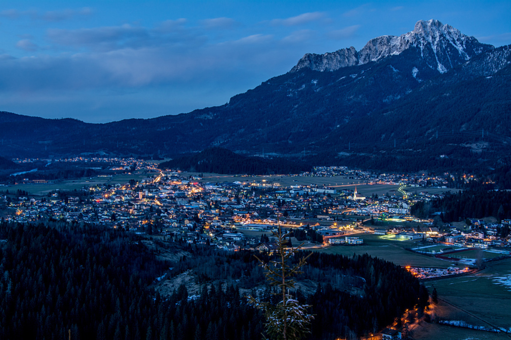 Zur Blauen Stunde einen Blick in den Talkessel Reutte... - Reutte
