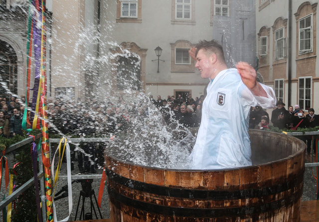 Traditioneller Metzgersprung der Salzburger Fleischerinnung - Salzburg ...