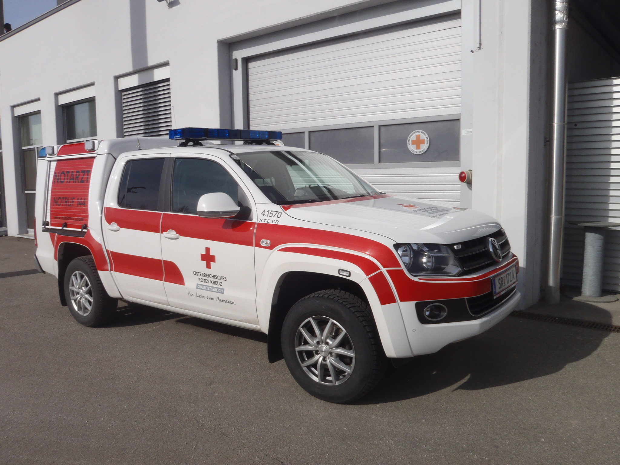 Neues Notarzteinsatzfahrzeug für Steyr und Umgebung - Steyr & Steyr Land