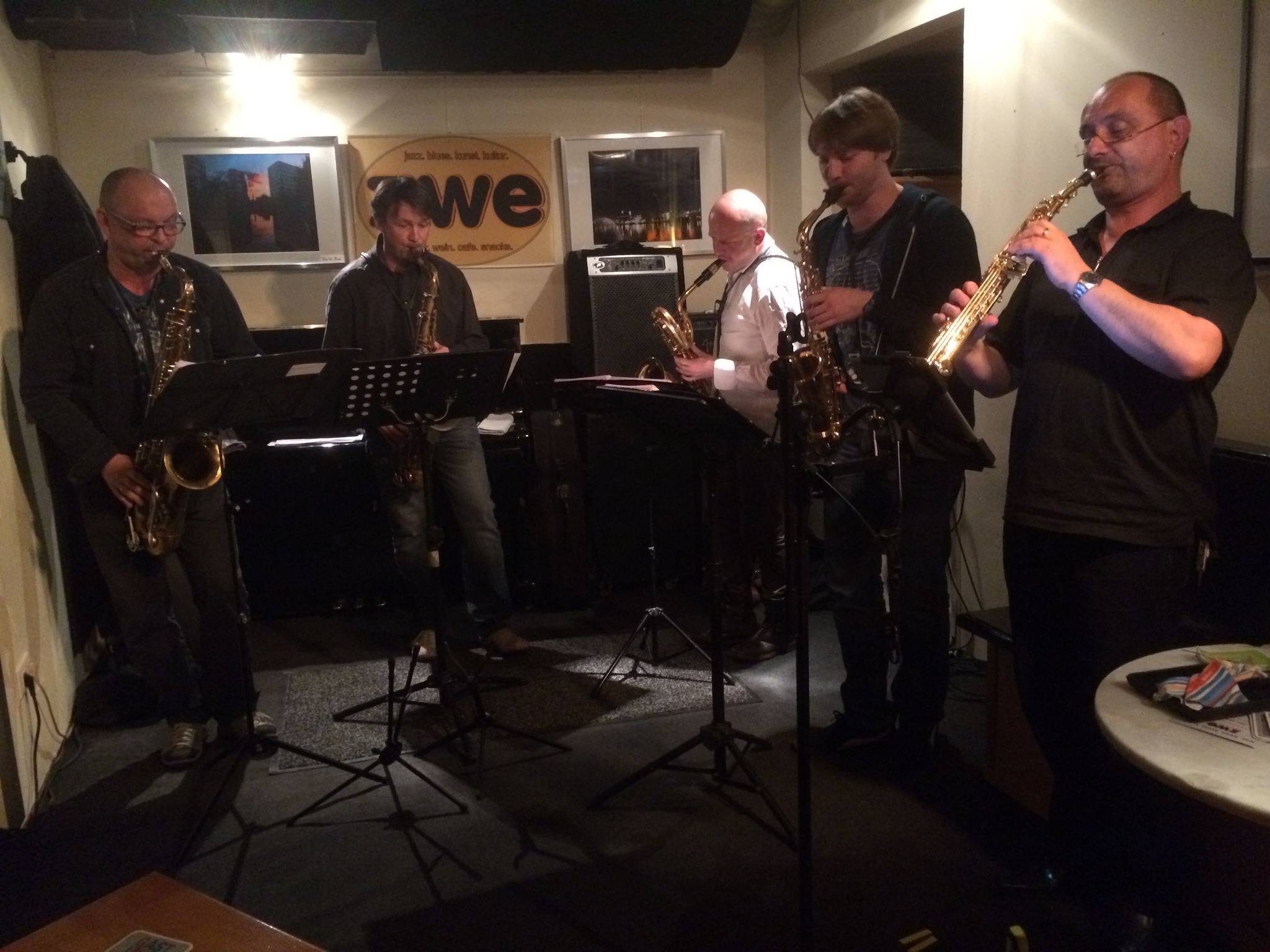 Jetzt im ZWE SAX 5.0 Fünf Saxophonisten ohne Rhythmusgruppe! Helmut ...