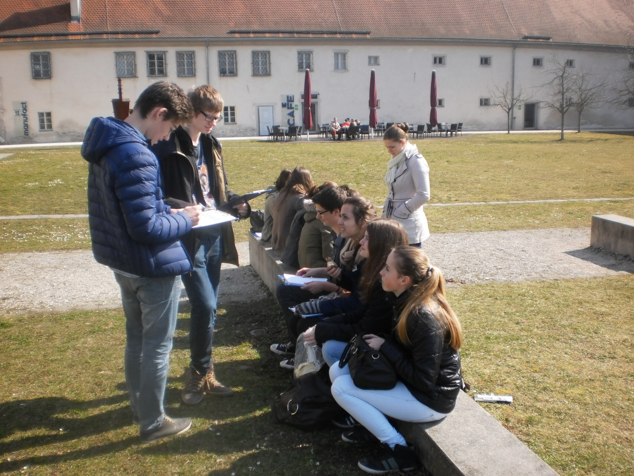 Schüler/innen der 6. Klasse des RG Lambach zu Besuch im Schloss ...