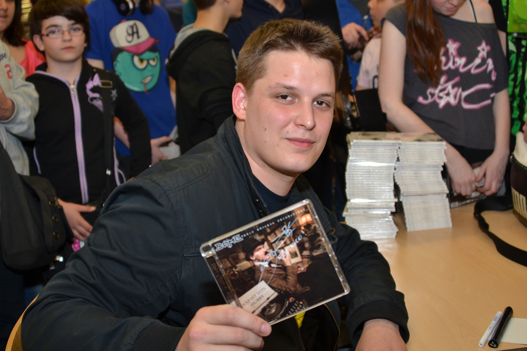 Autogrammstunde mit Rapper ,,Dame" im Europark - Salzburg-Stadt