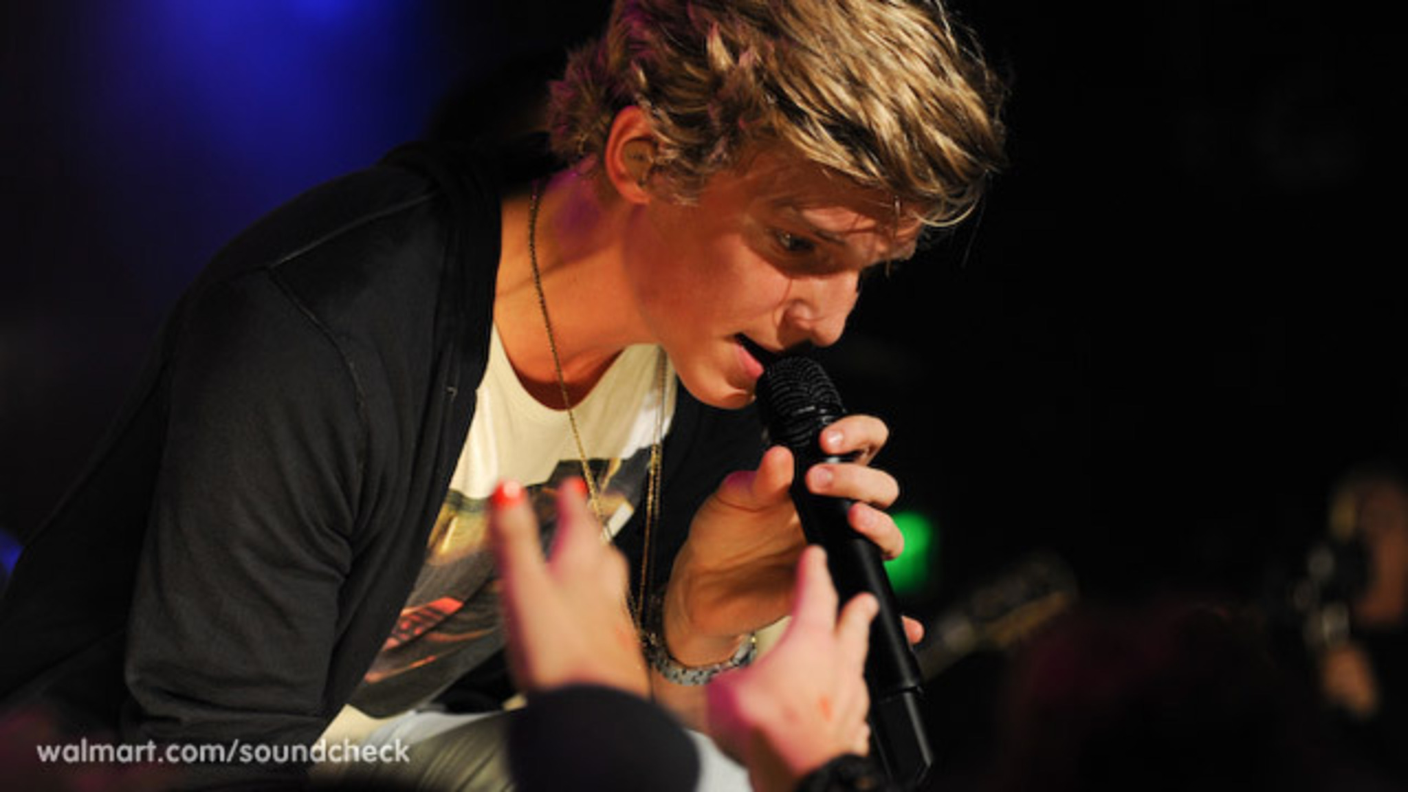 Cody Simpson: So sexy im “Surfboard”-Musikvideo