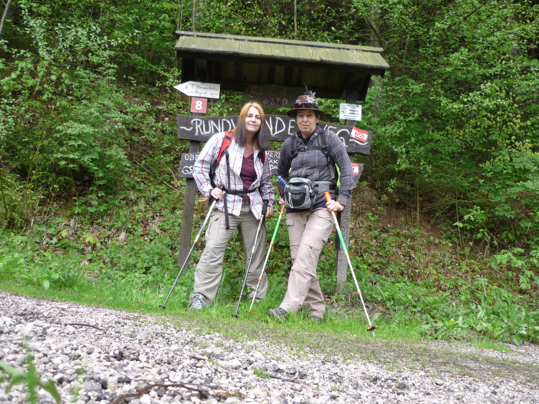 Auffi - owi - ummi - eini... in die Gschwendhüttn, zwaa Stund späda ...