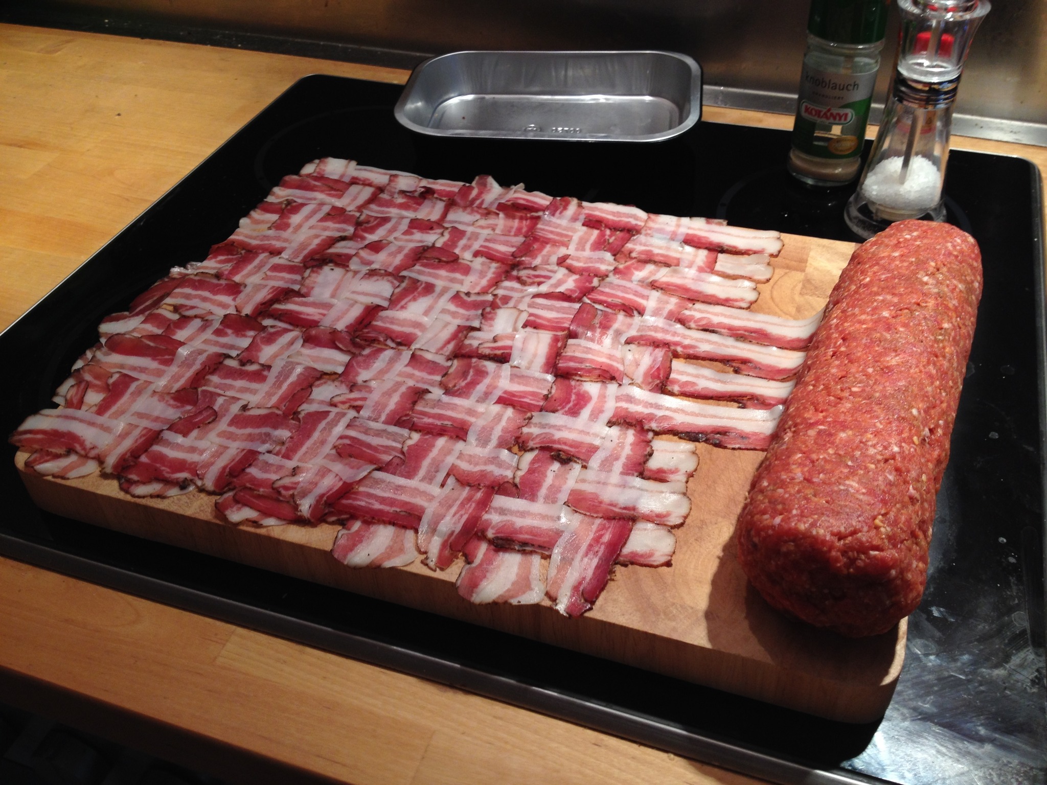 Bacon-Bombe – die ultimative Bernerwurst - Hall-Rum