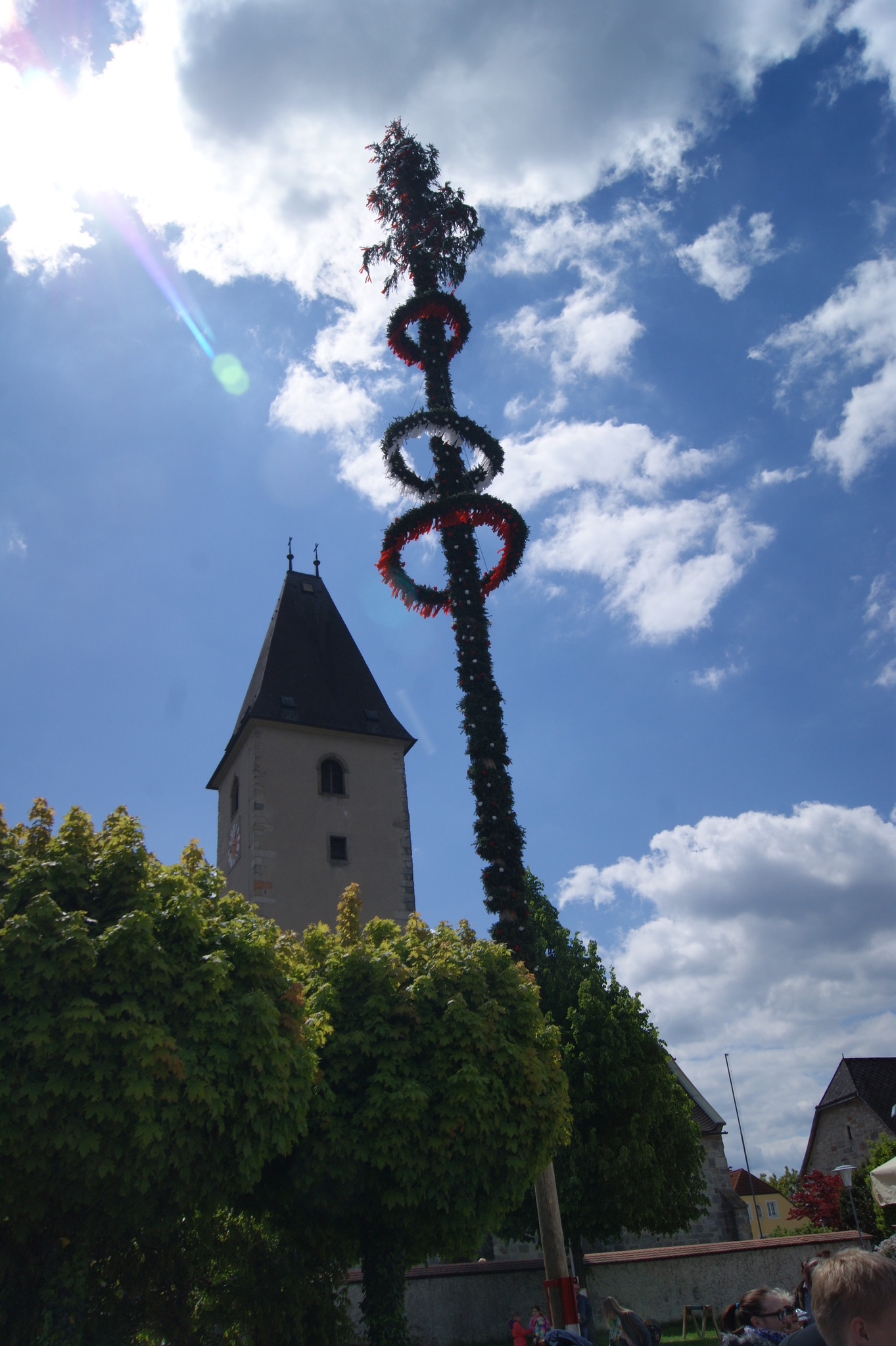 Der Maibaum steht.. - Perg